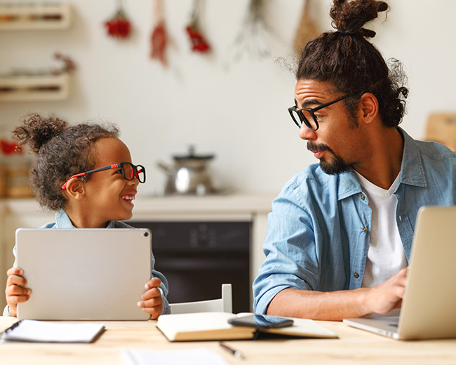 How to Set Positive Summer Screen-Time Rules for Kids (and their Families)